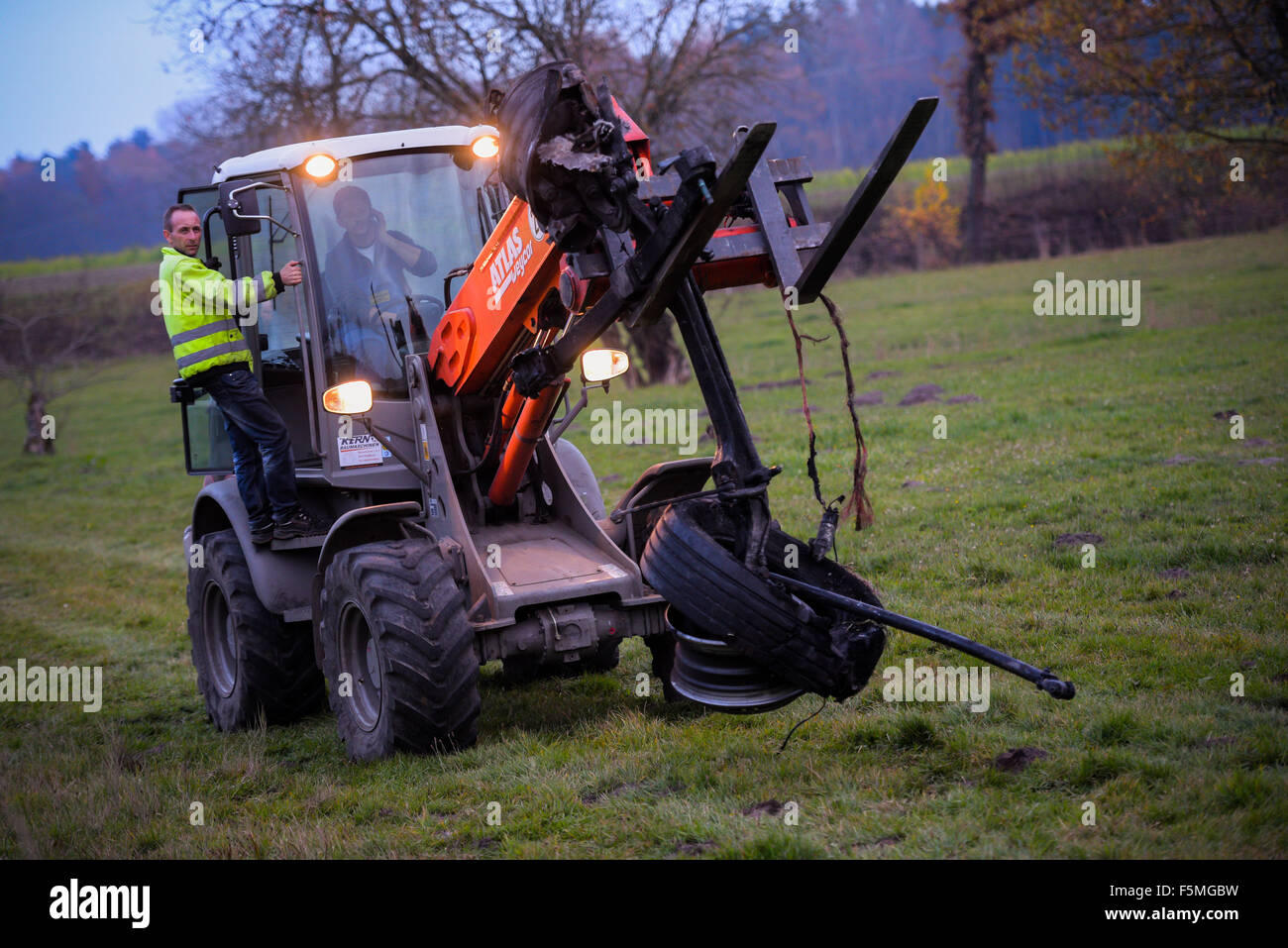 Freihung, Germany. 6th Nov, 2015. The axle of a wrecked heavy truck is ...
