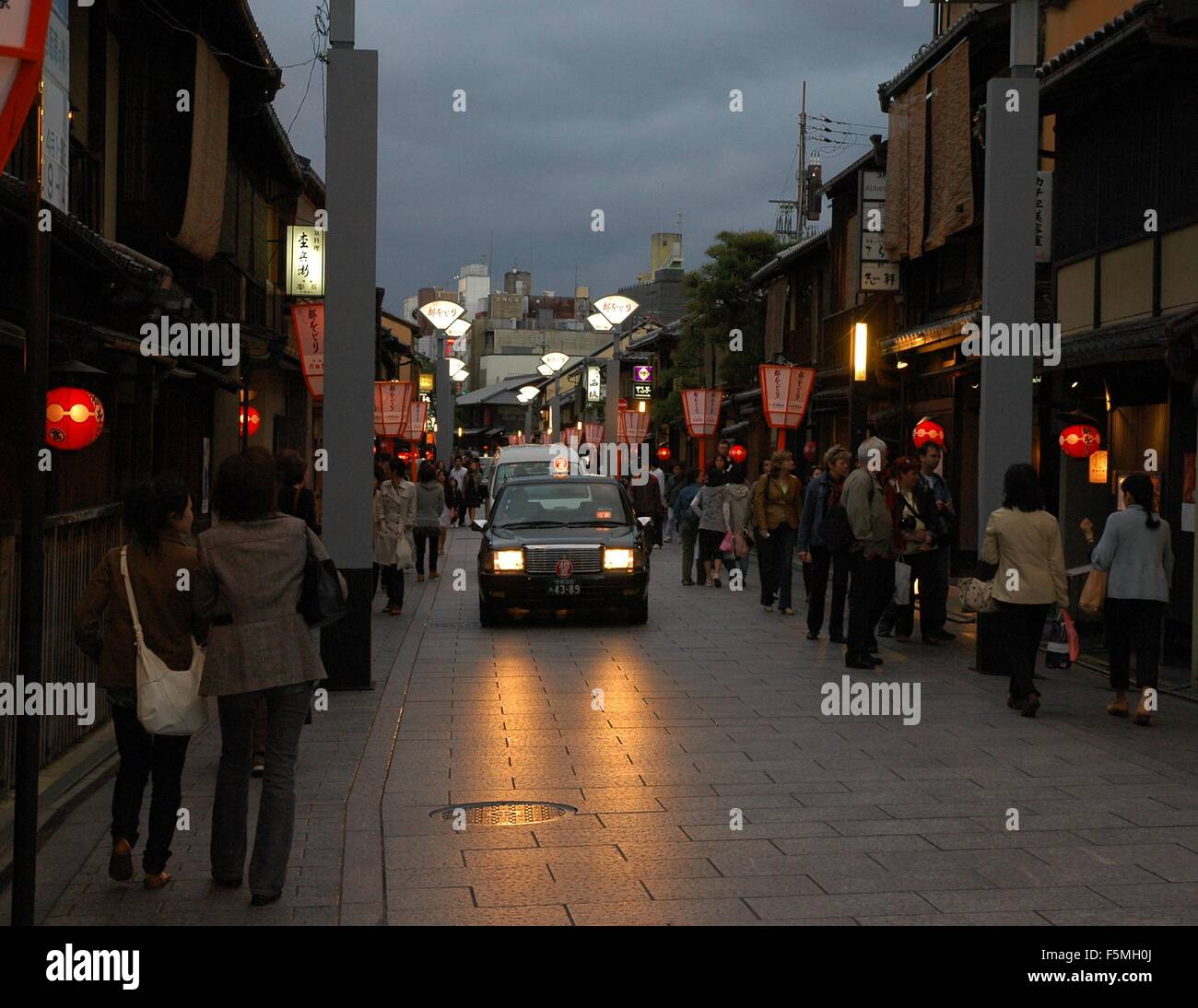 Traditional japanese houses in the gion district hi-res stock ...