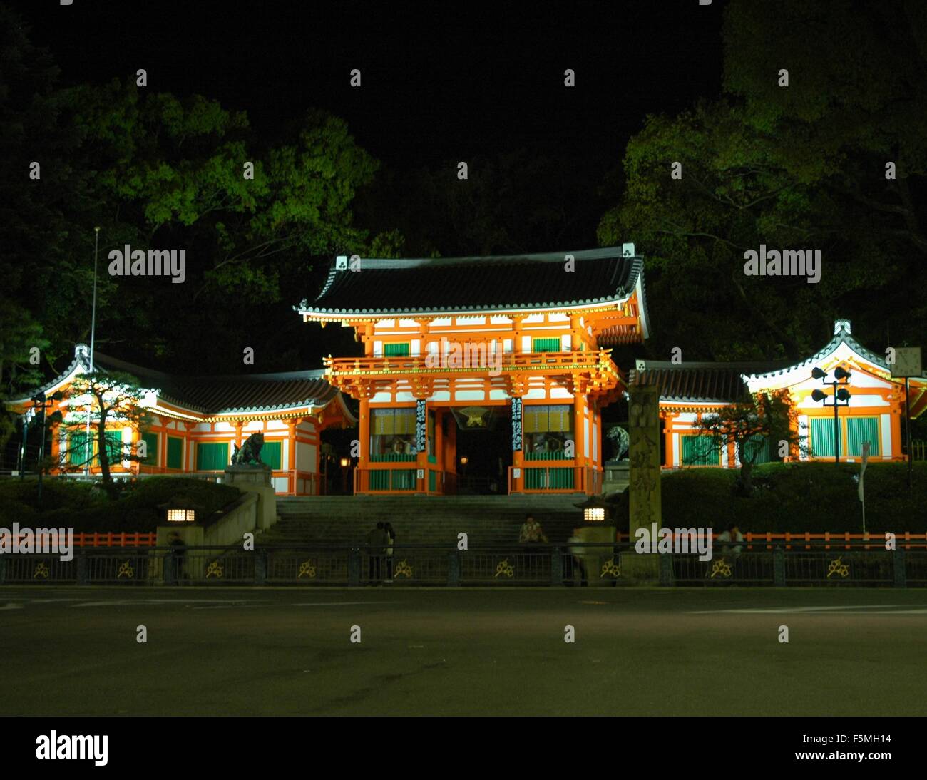 Steps traditional shinto shrine hi-res stock photography and images - Alamy