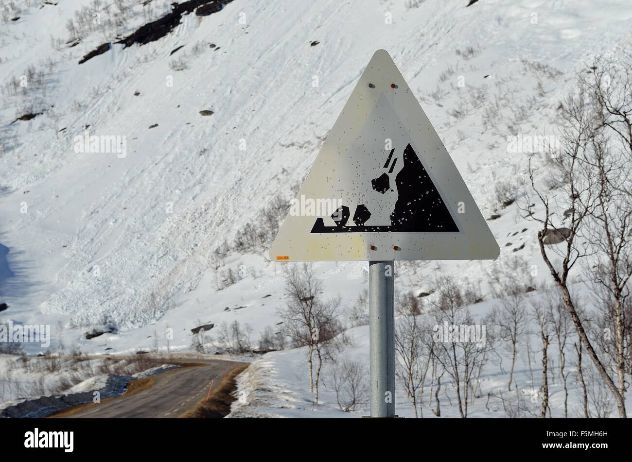 Warning rock slide hi-res stock photography and images - Alamy