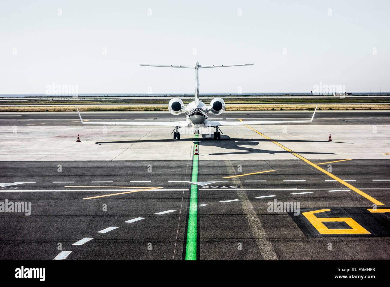 Jet plane rear view hi-res stock photography and images - Alamy