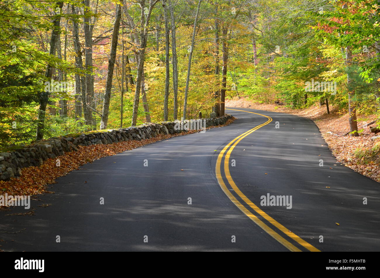 Country road stone wall hi-res stock photography and images - Alamy