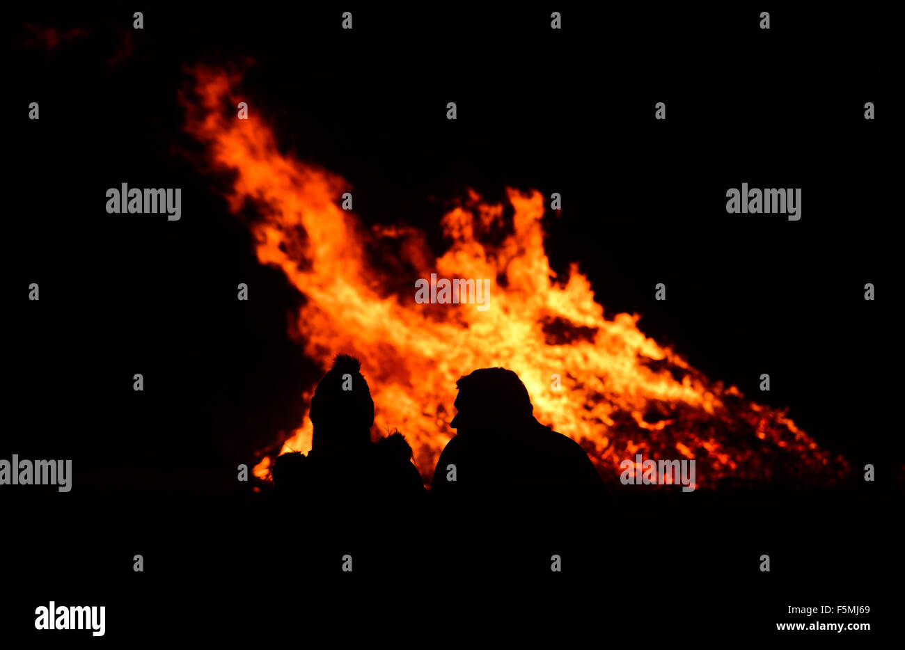 Nov. 5th A warm dry evening brought several thousand people out to an ...