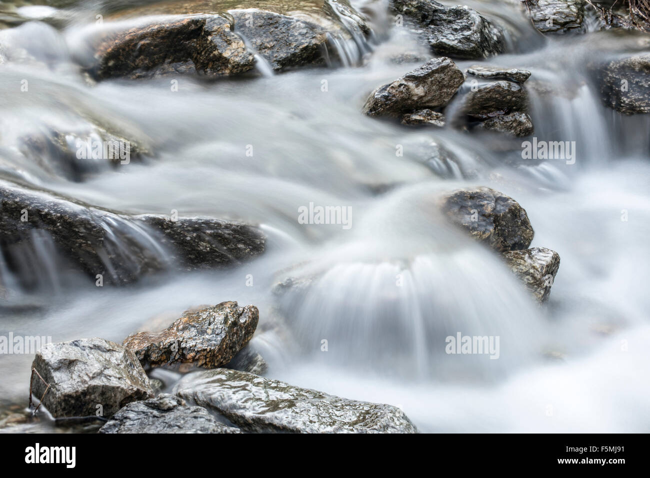 Rocks and water flow hi-res stock photography and images - Alamy