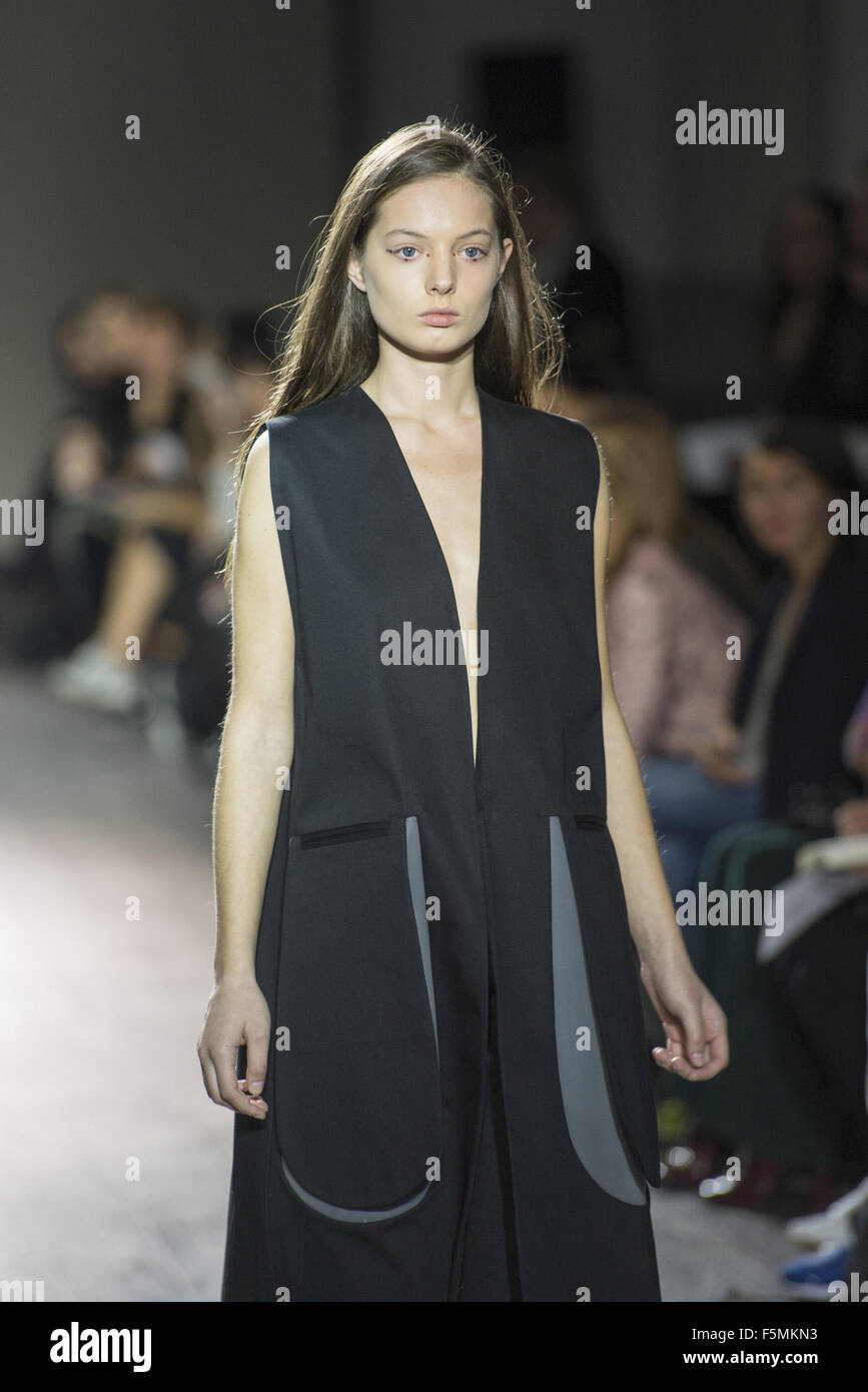 Tbilisi, Georgia. 6th Nov, 2015. A model presents a creation by Tiko ...