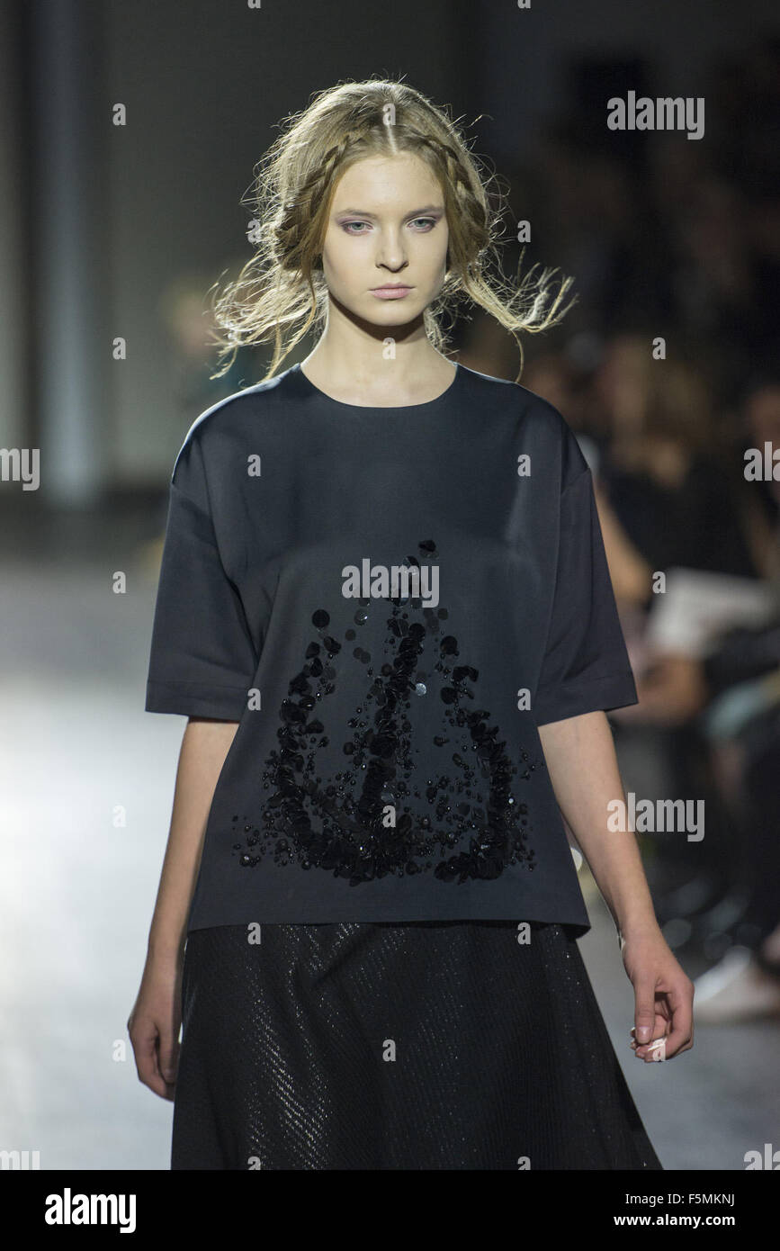 Tbilisi, Georgia. 6th Nov, 2015. A model presents a creation by Nino ...