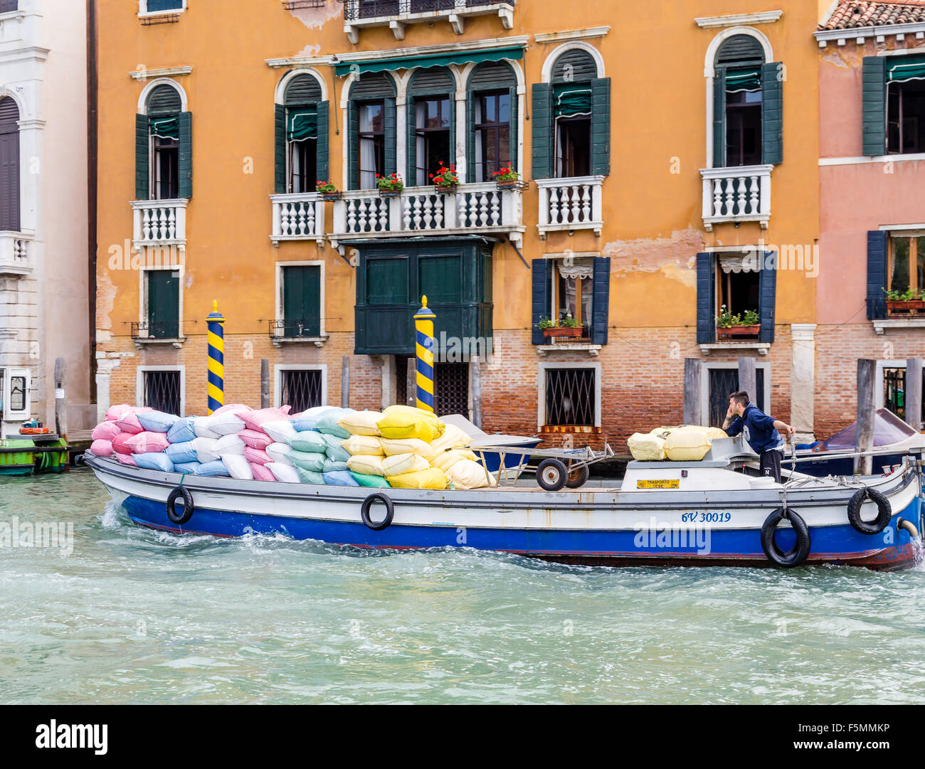 Working boat venice hi-res stock photography and images - Alamy