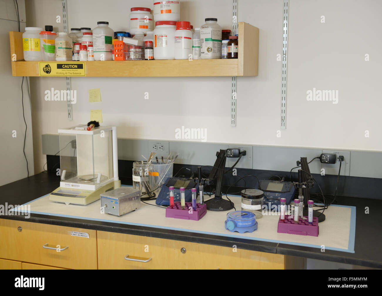 Mit lab hi-res stock photography and images - Alamy