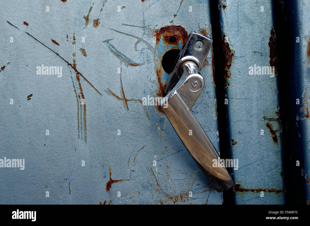 broken door handle Stock Photo - Alamy
