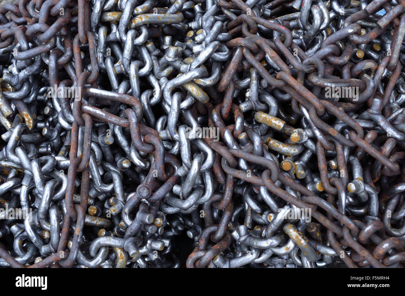 big pile of metal chains background texture Stock Photo - Alamy