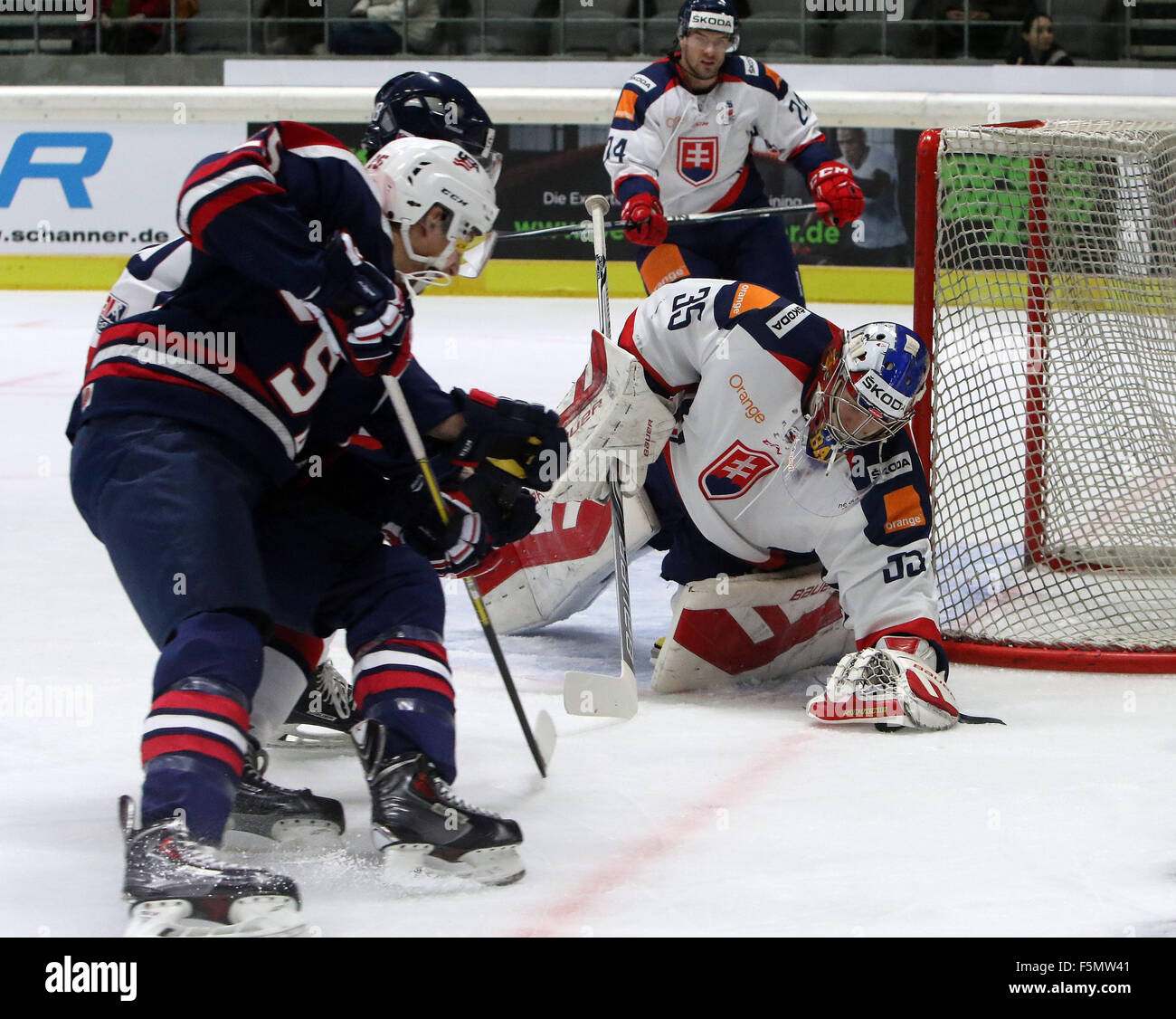Augsburg, Bavaria, Germany. 6th Nov, 2015. from left Terry BROADHURST ...