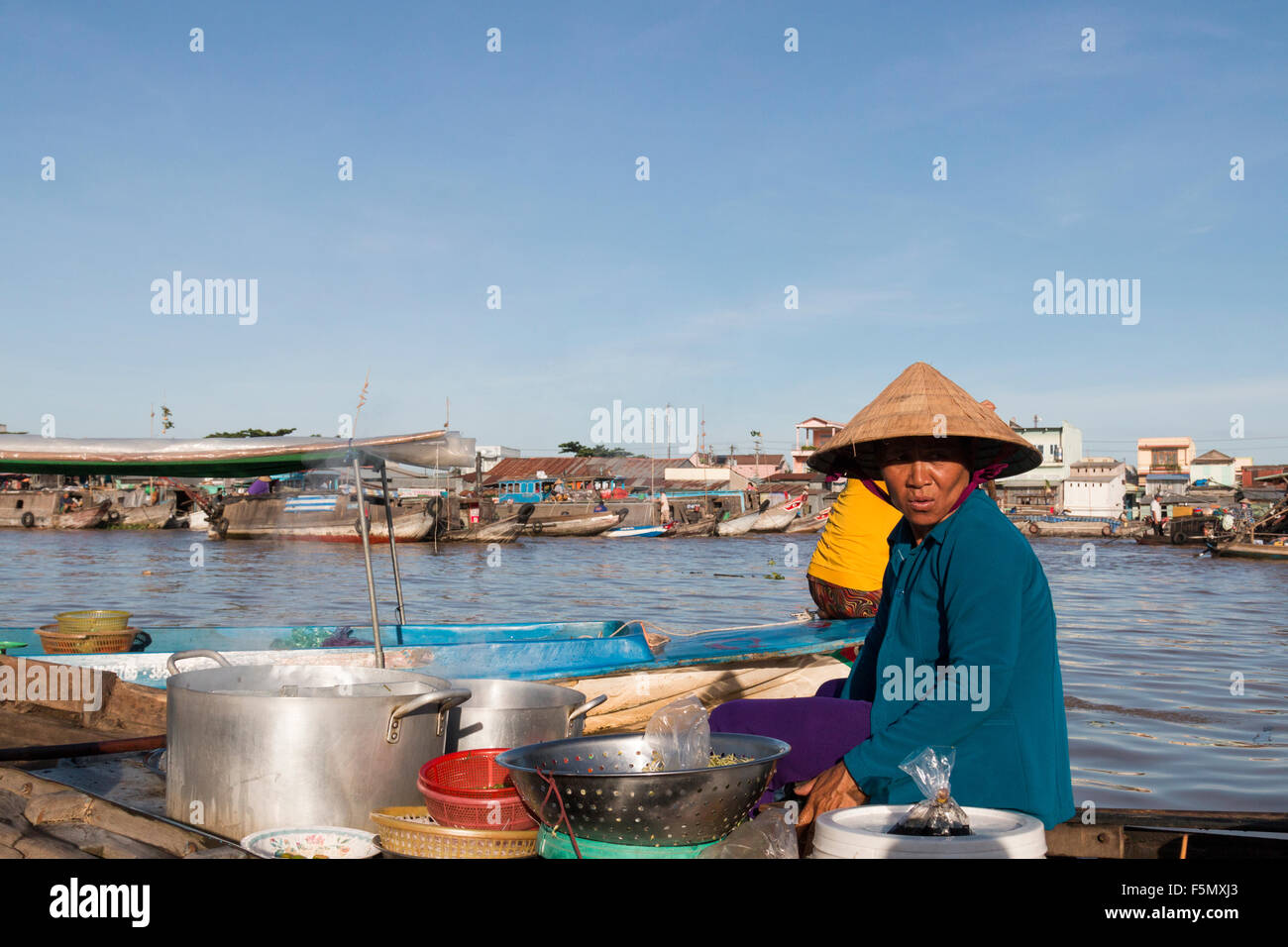 Vietnamese people woman female cook hi-res stock photography and images ...