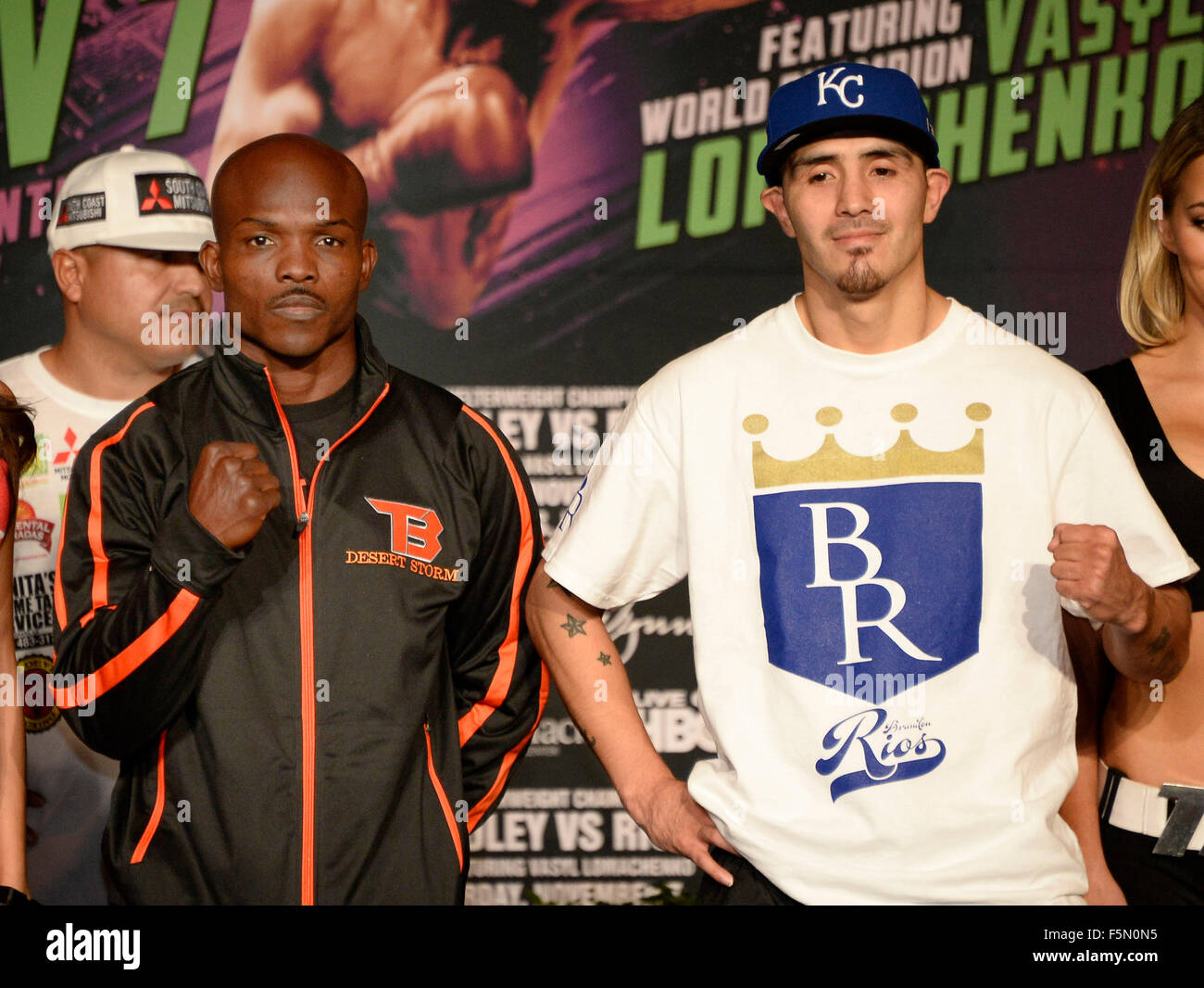 Las Vegas Nevada, USA. 6th Nov, 2015. (L-R) Timothy Bradley Jr. faces ...