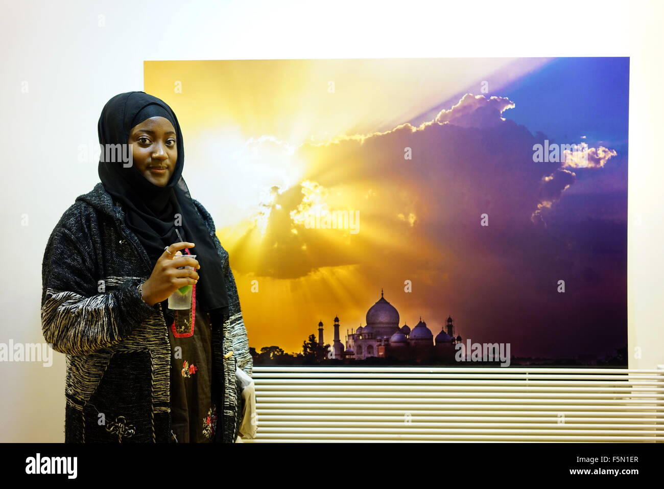 London, UK. 6th Nov, 2015. Artist Sara Russell showcasing her latest ...