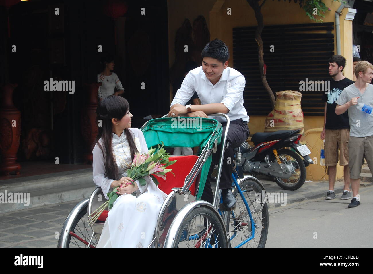 Rickshaw vietnam hi-res stock photography and images - Alamy
