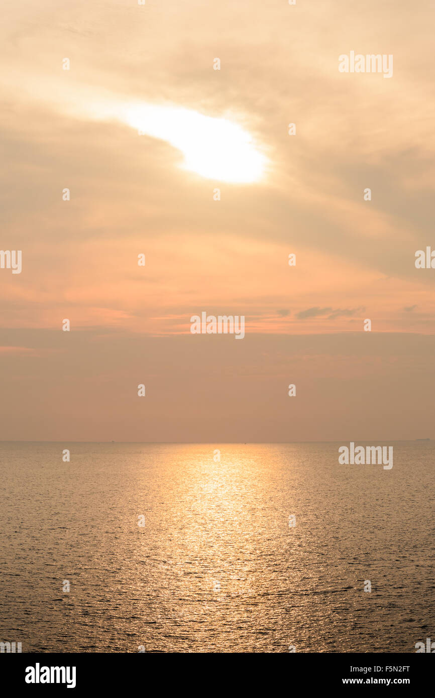 Beautiful evening sea sky hi-res stock photography and images - Alamy