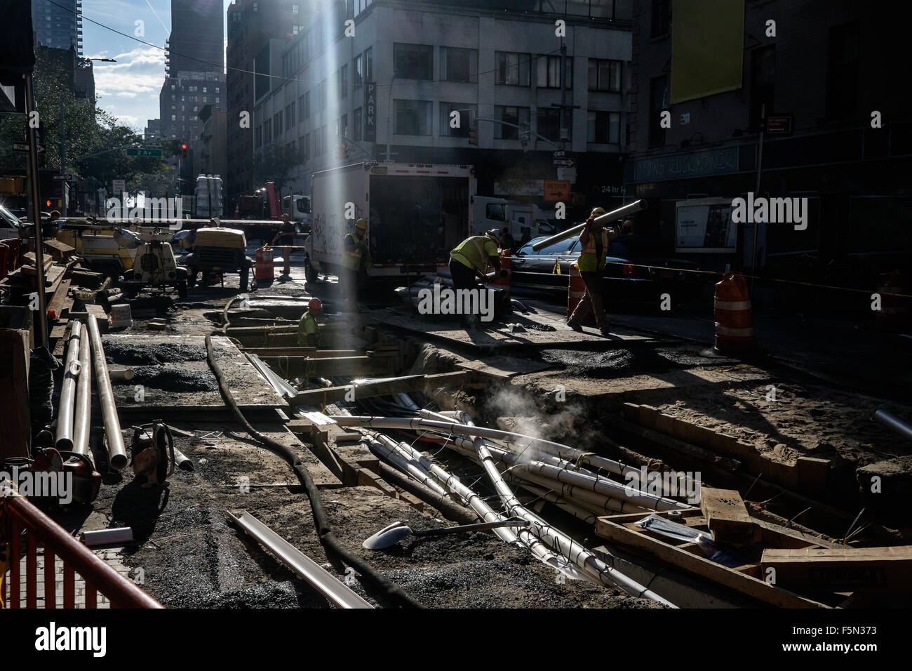 Construction workers new york hi-res stock photography and images - Alamy