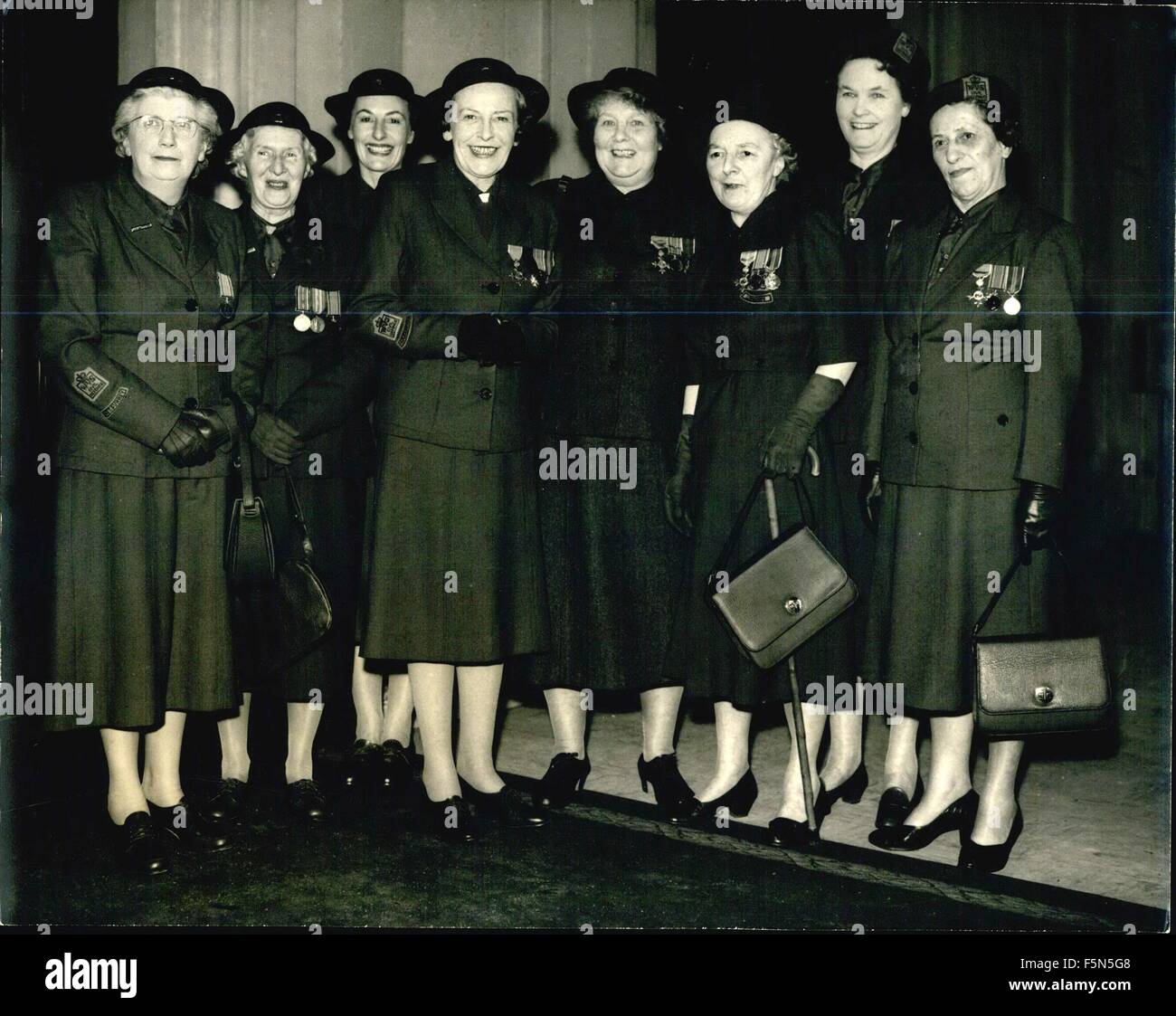 Womens voluntary service hi-res stock photography and images - Alamy