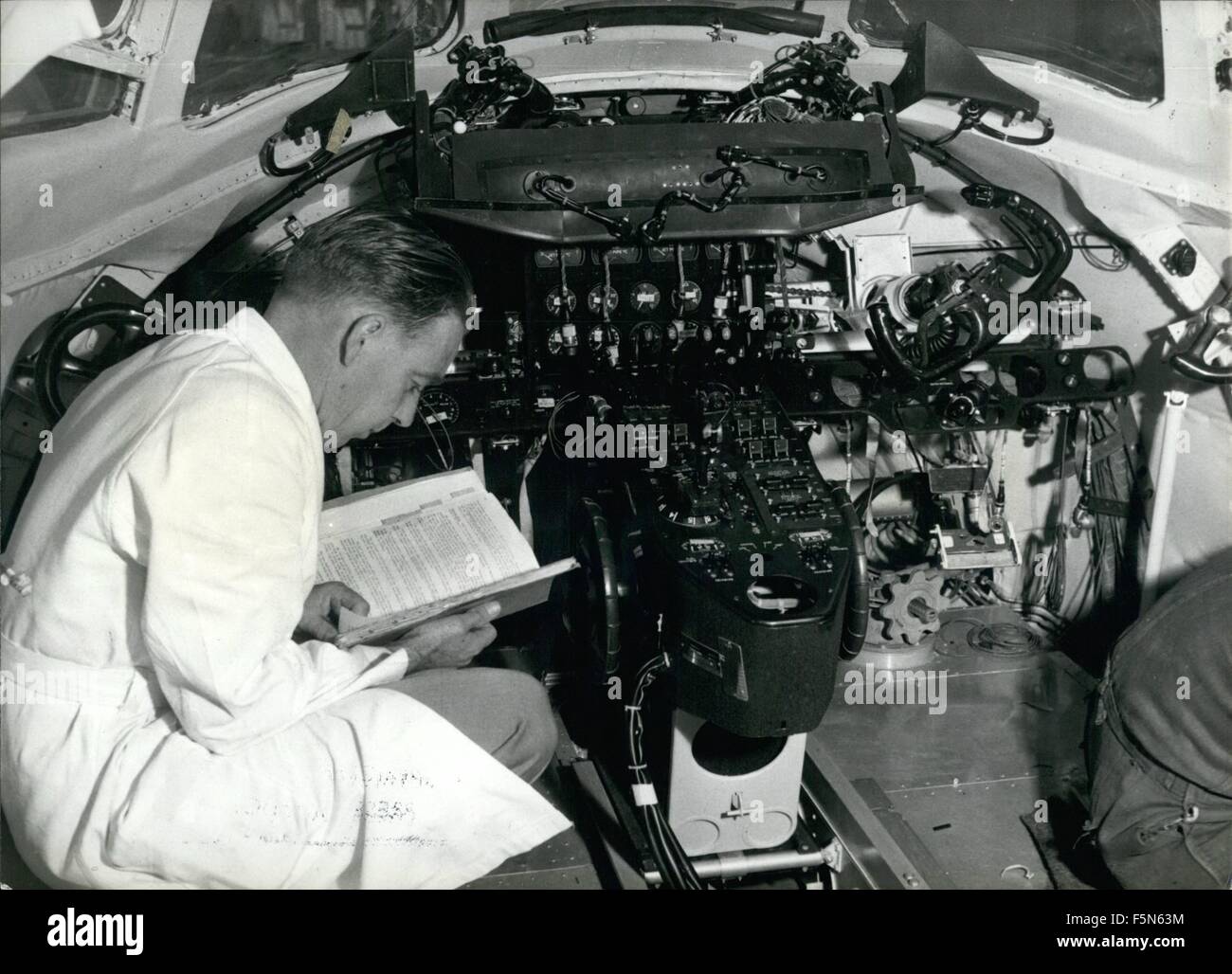 1968 - Producing the Vickers Viscount. The Pilot's cockpit in the ...