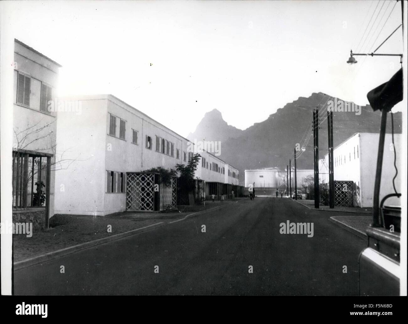 1972 - Modern dwellings in the Aden Refinery. class homes in the ...
