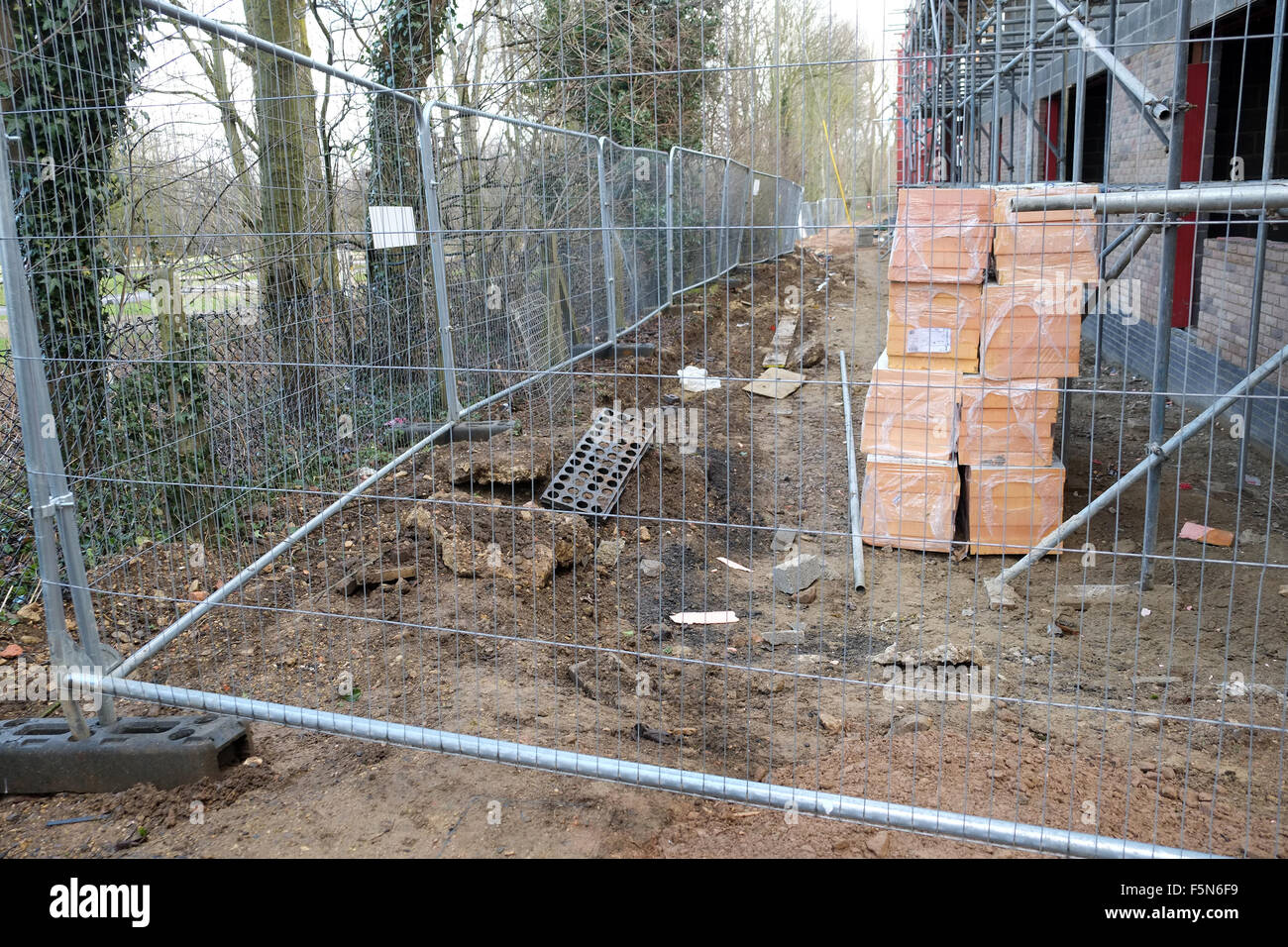 Security fencing on a British Construction site Stock Photo - Alamy