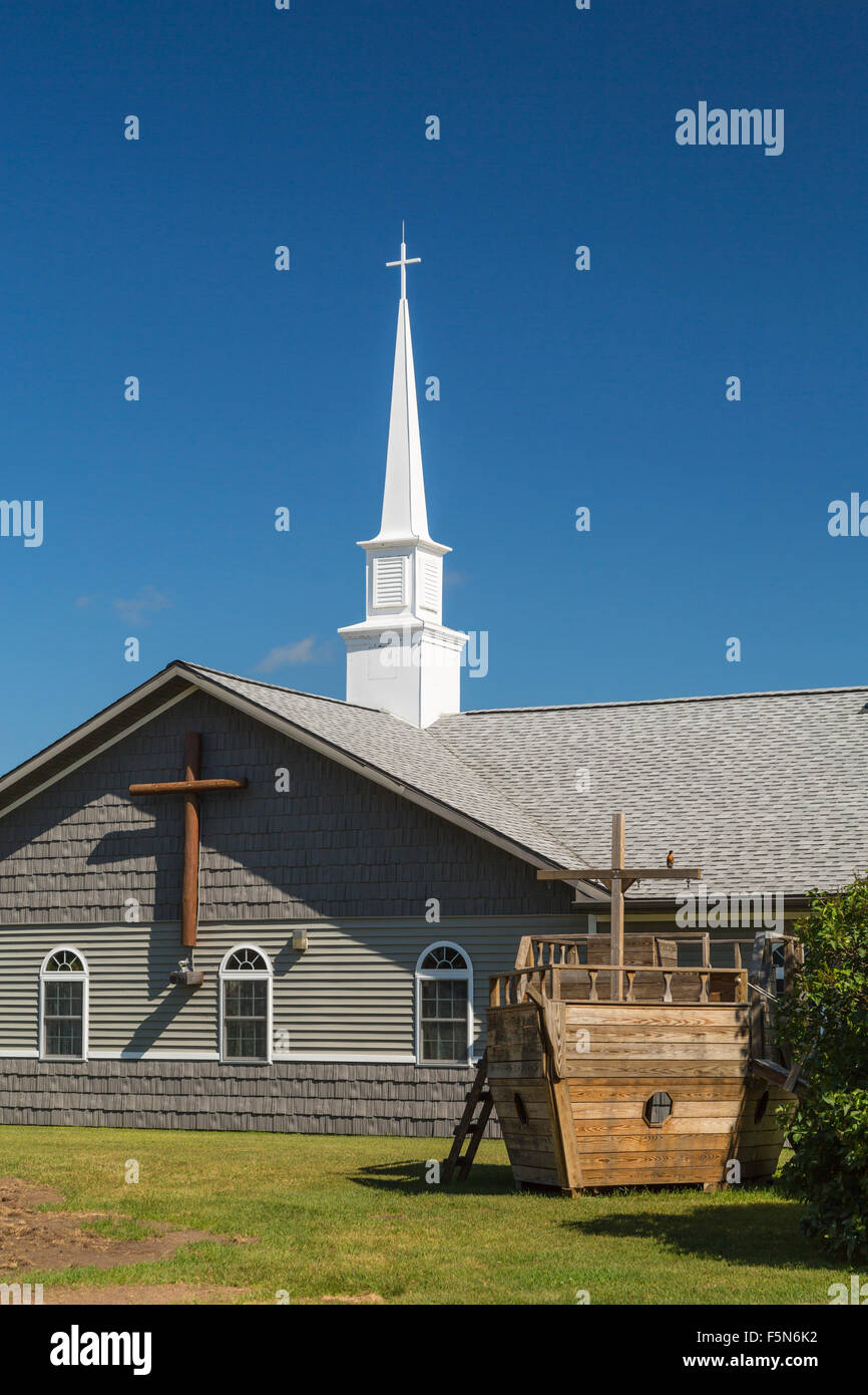 White church with a steeple hi-res stock photography and images - Alamy