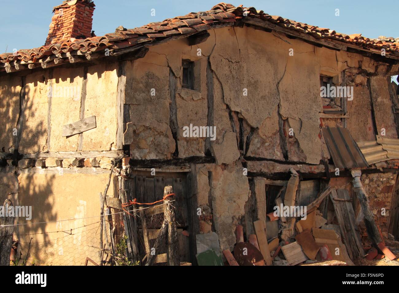 ramshackle cottage in San Juan de Ortega, Spain Stock Photo - Alamy