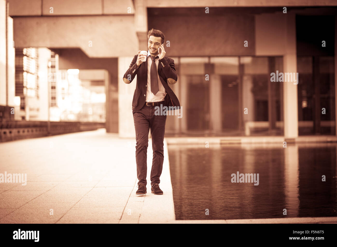 Person calling phoning hi-res stock photography and images - Alamy