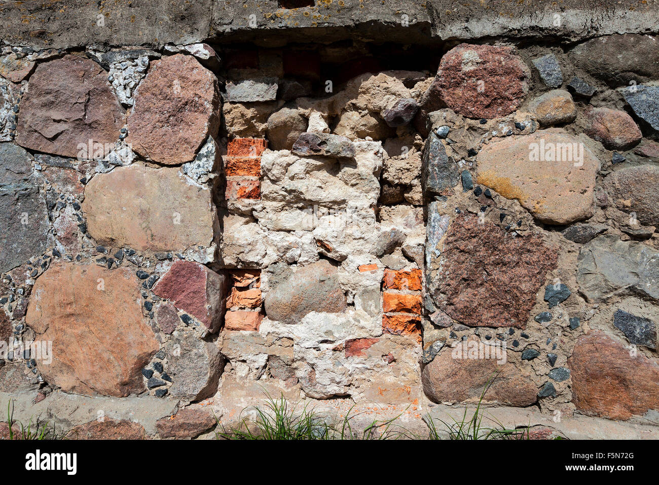 destroy buildings . break down Stock Photo - Alamy