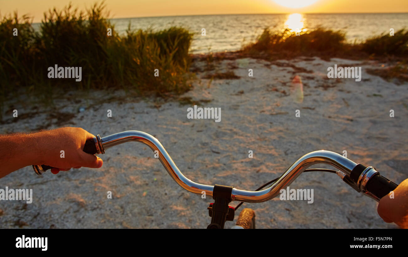 the hands holding handlebar of a bicycle Stock Photo - Alamy