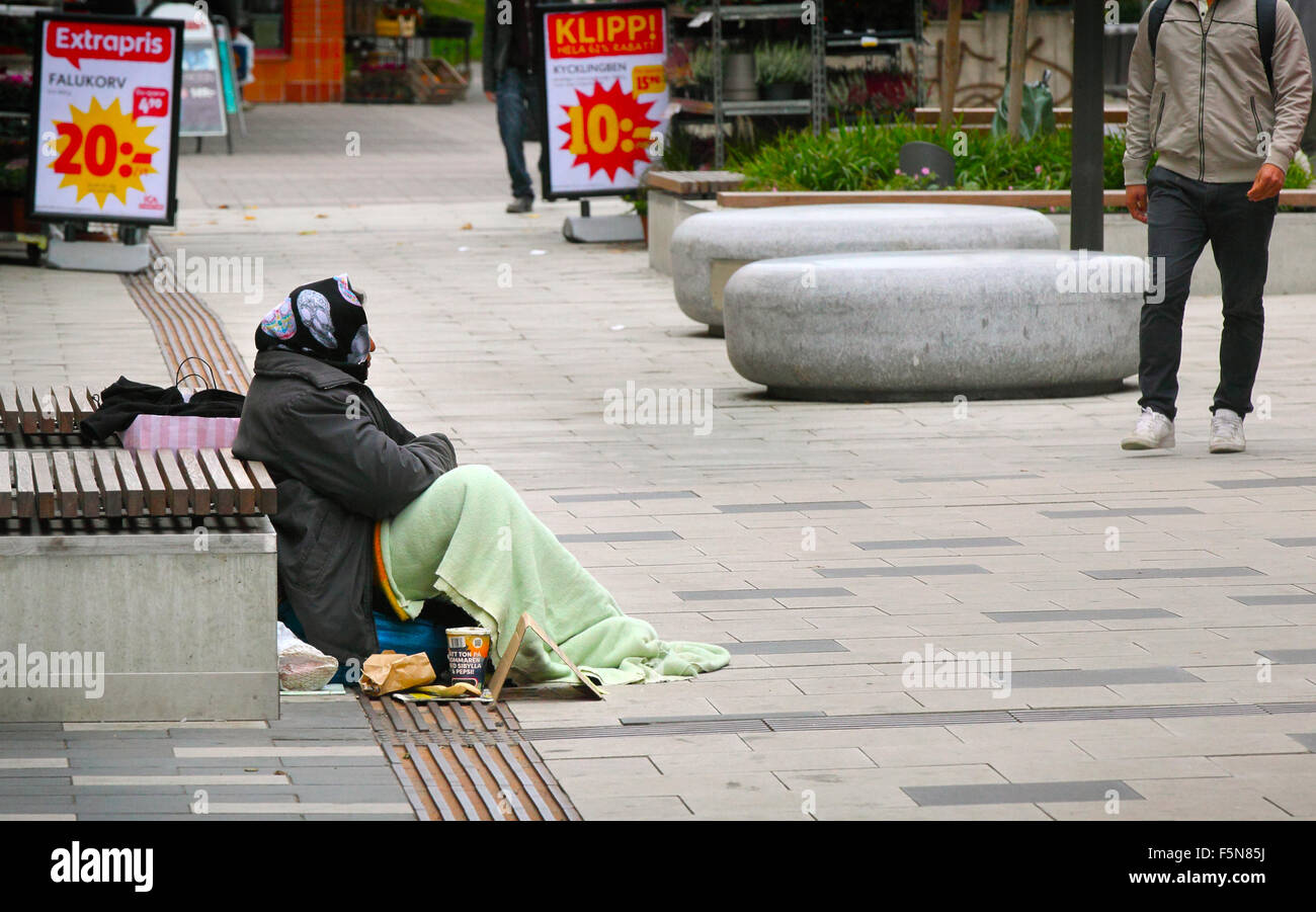 Woman begger hi-res stock photography and images - Alamy