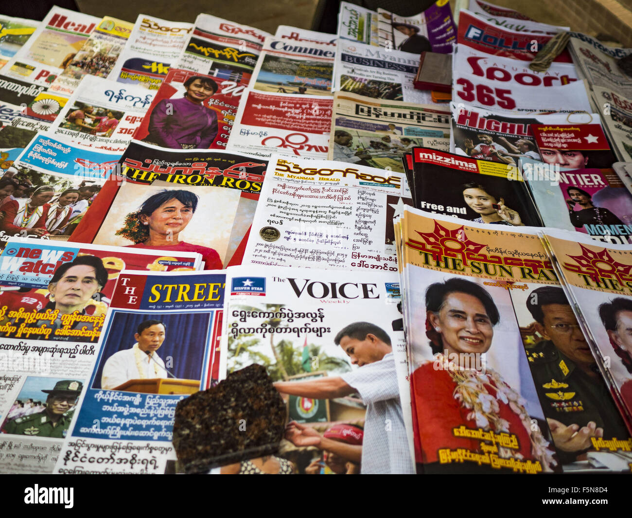 Yangon, Yangon Division, Myanmar. 7th Nov, 2015. Saturday editions of ...