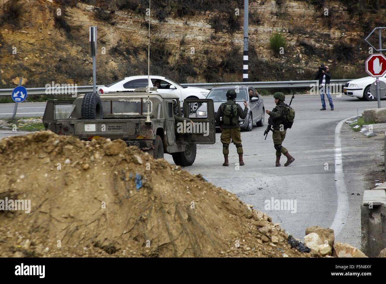Hebron, West Bank, Palestinian Territory. 7th Nov, 2015. Israeli ...