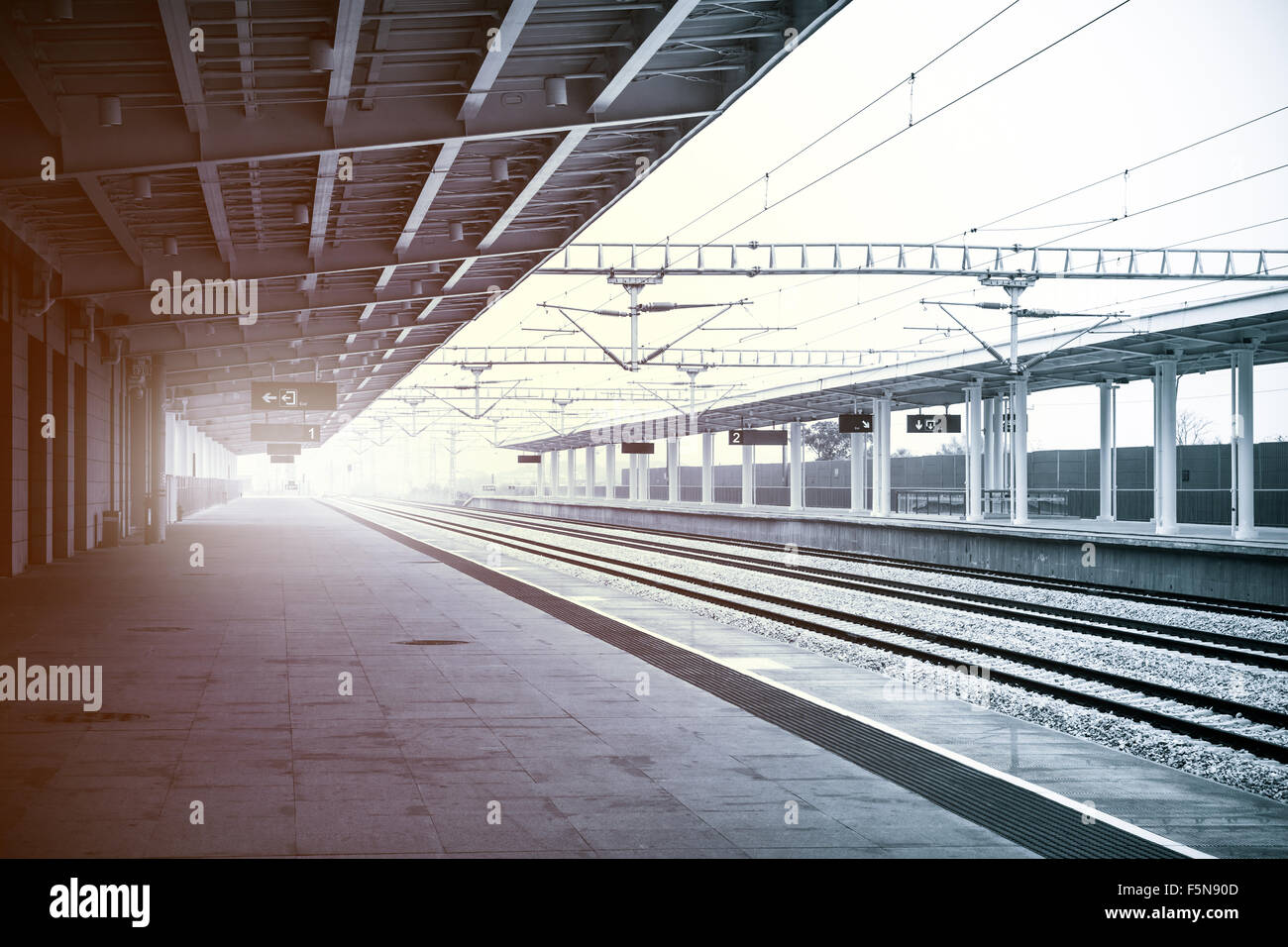 Steel platform hi-res stock photography and images - Alamy