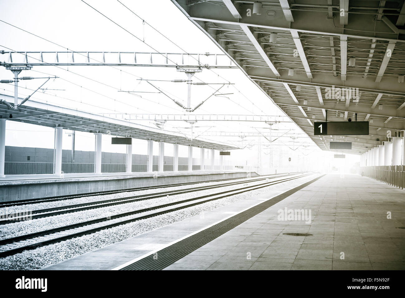 Steel platform hi-res stock photography and images - Alamy