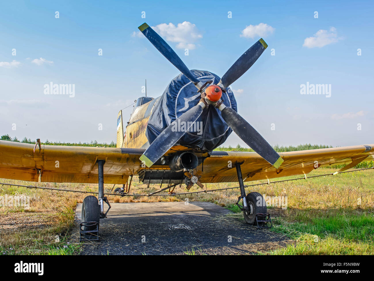 Old propeller plane at the airport Stock Photo - Alamy