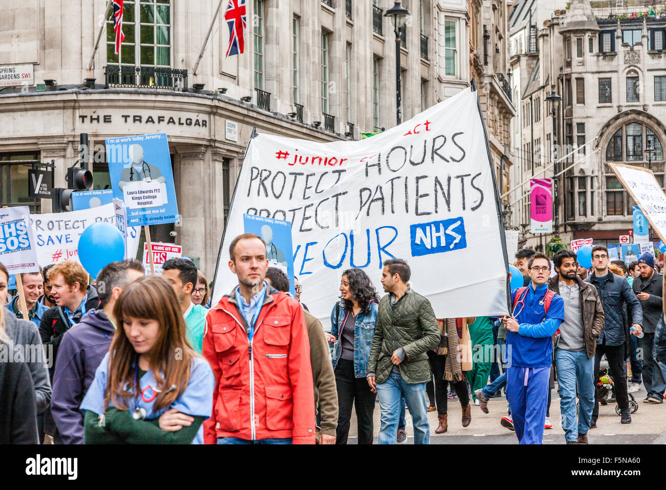 Junior doctors and NHS workers demonstrating in London against changes ...