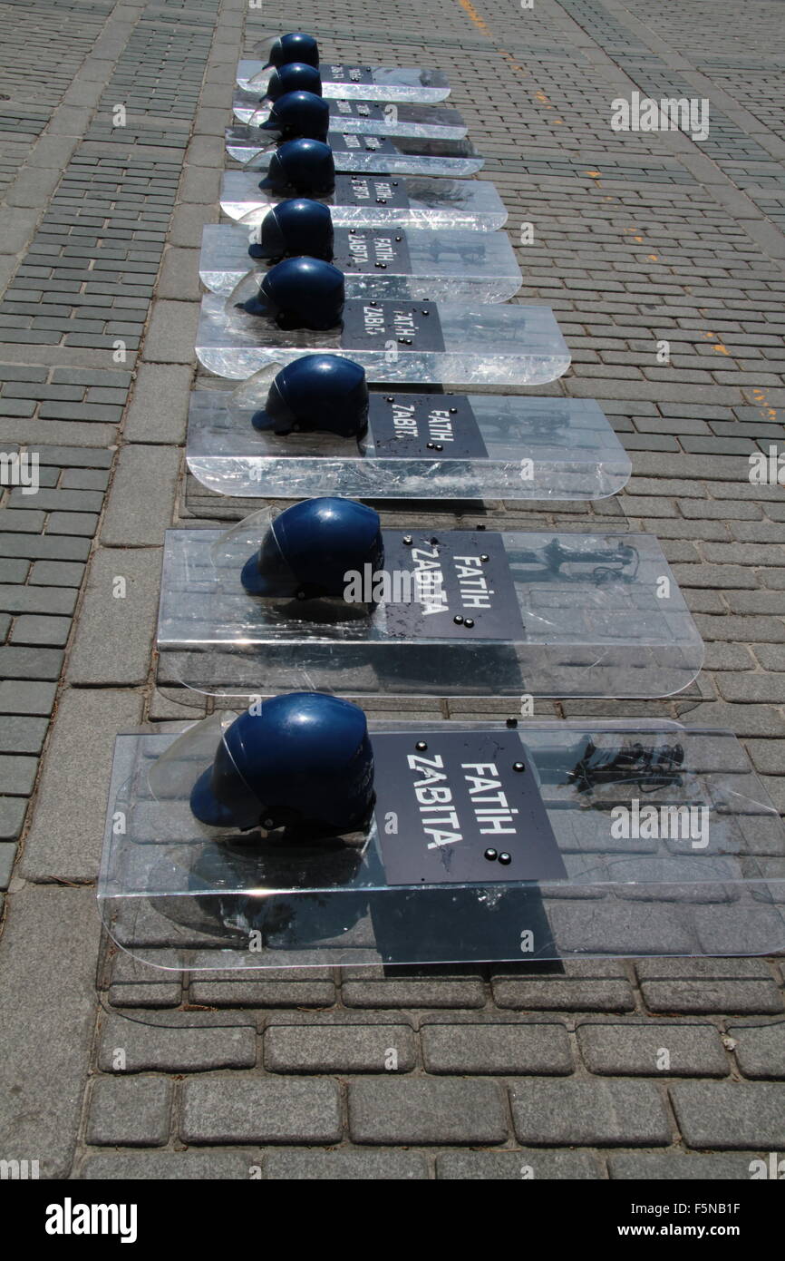 Riot shields hi-res stock photography and images - Alamy