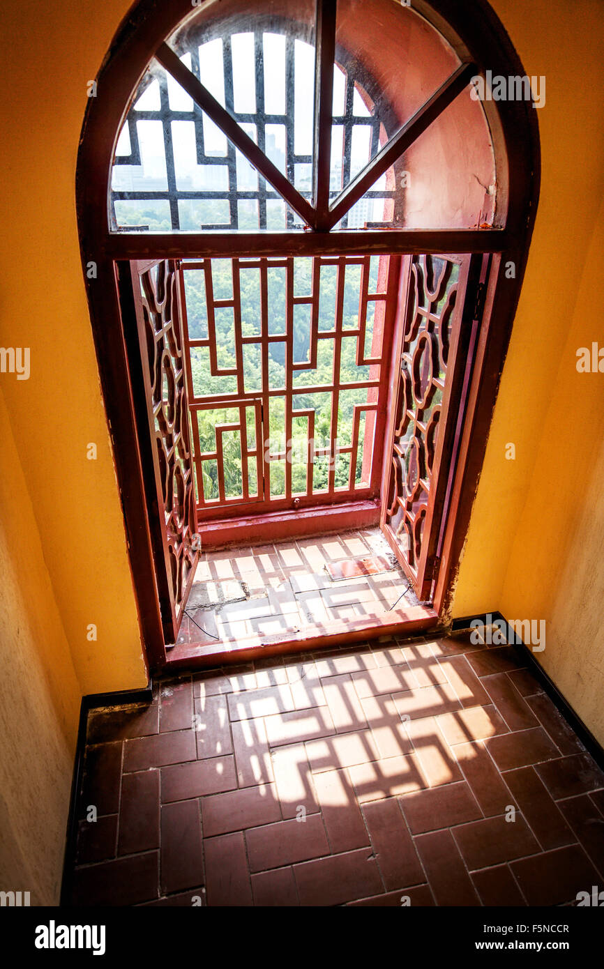 Chinese style window frame hi-res stock photography and images - Alamy