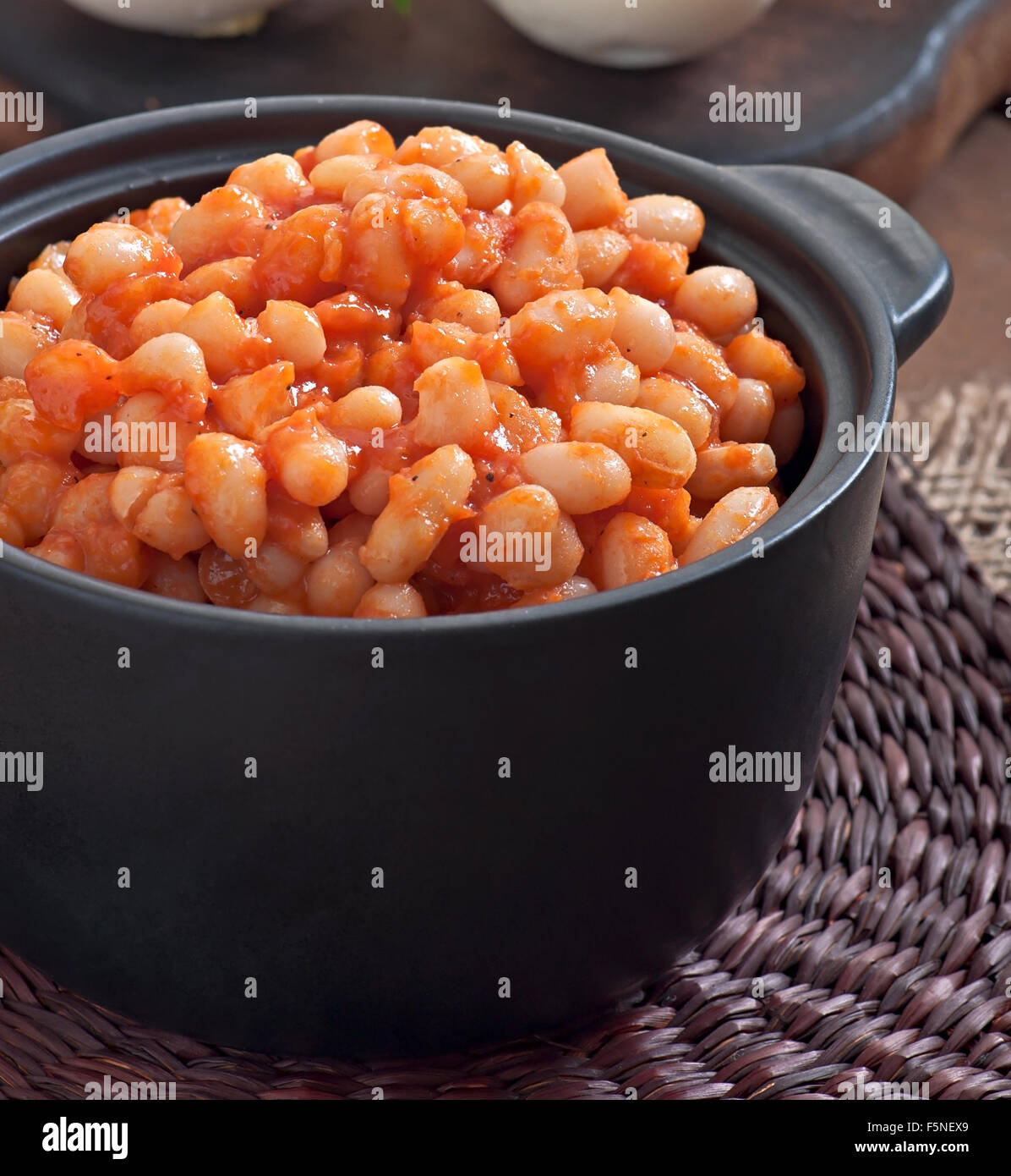 Baked beans with tomato sauce Stock Photo - Alamy