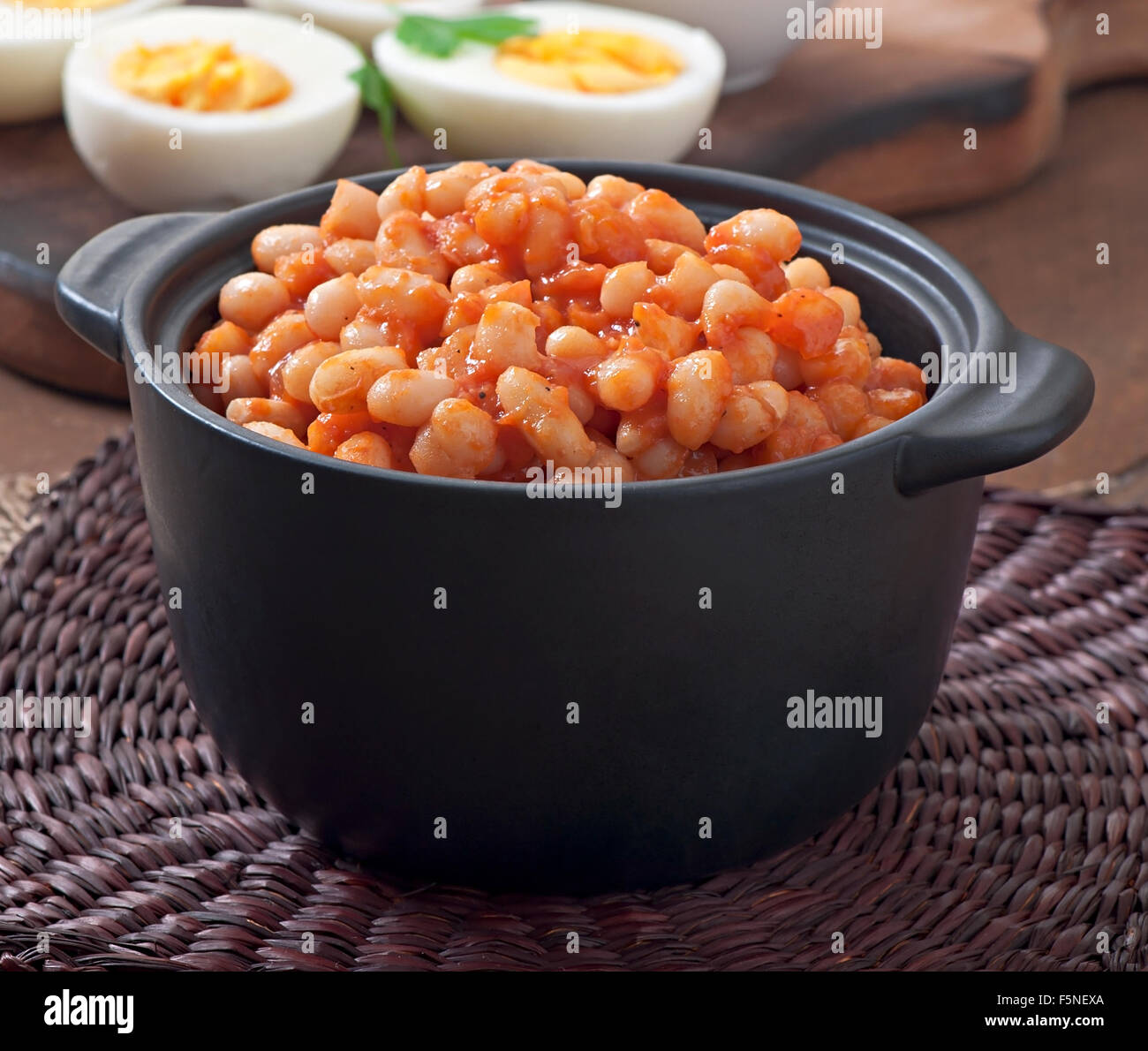 Baked beans with tomato sauce Stock Photo - Alamy