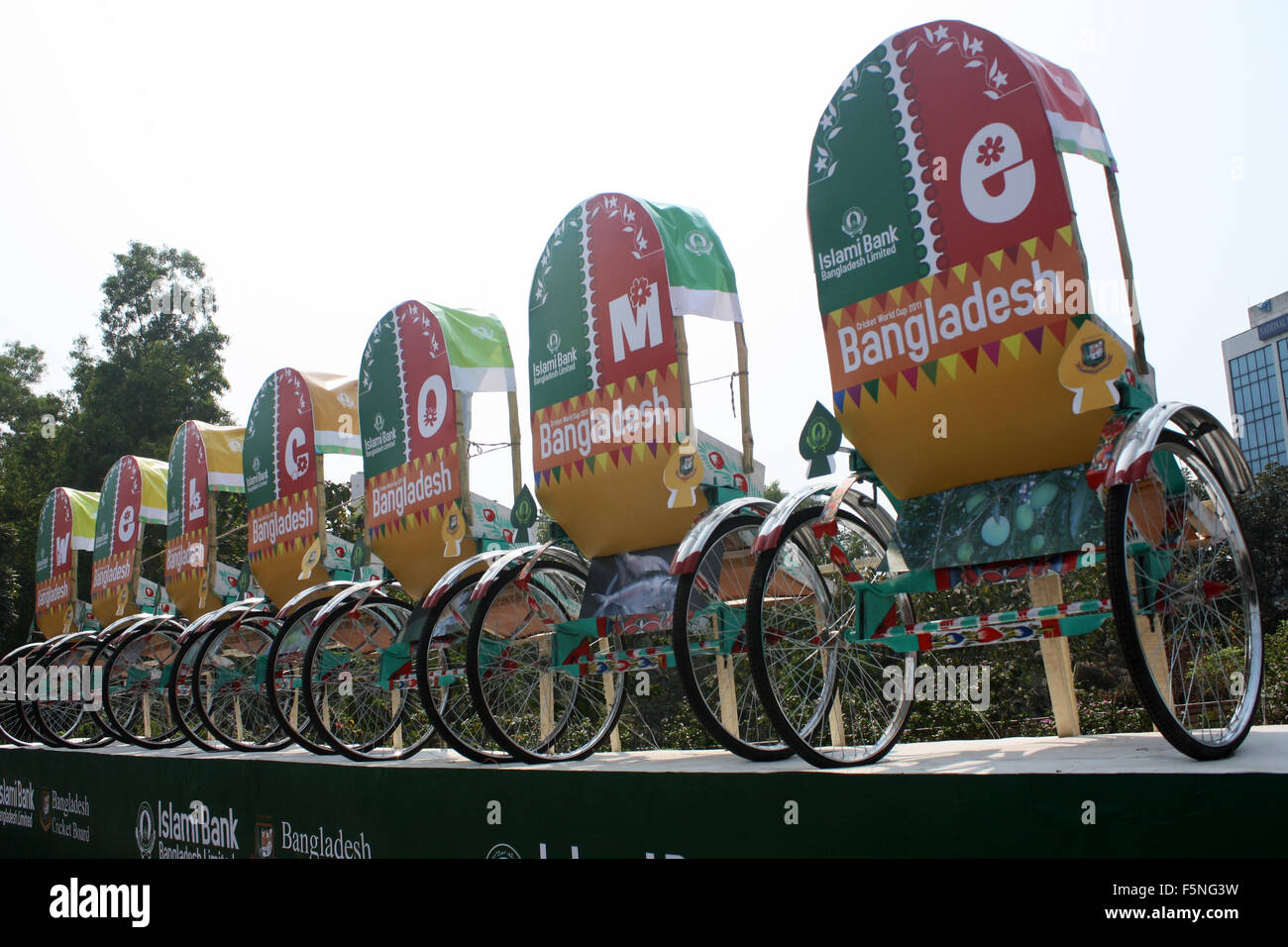 Dhaka rickshaw decoration hi-res stock photography and images - Alamy