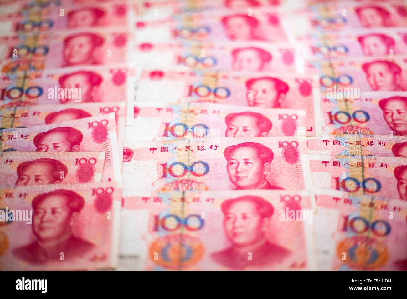 Chinese Yuans CNY bank notes. Money 100 yuans Stock Photo - Alamy