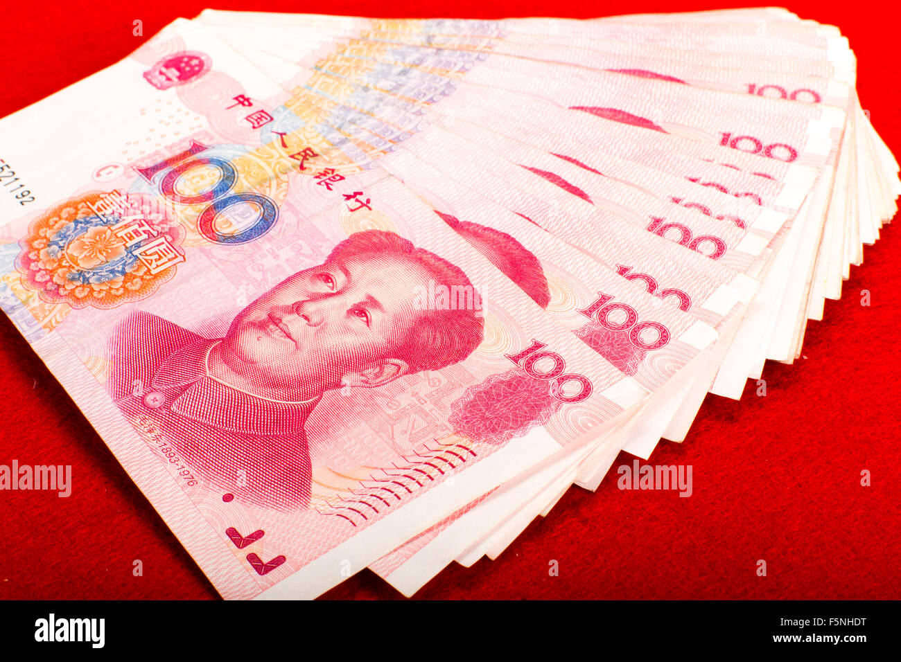 100 yuan notes hi-res stock photography and images - Alamy