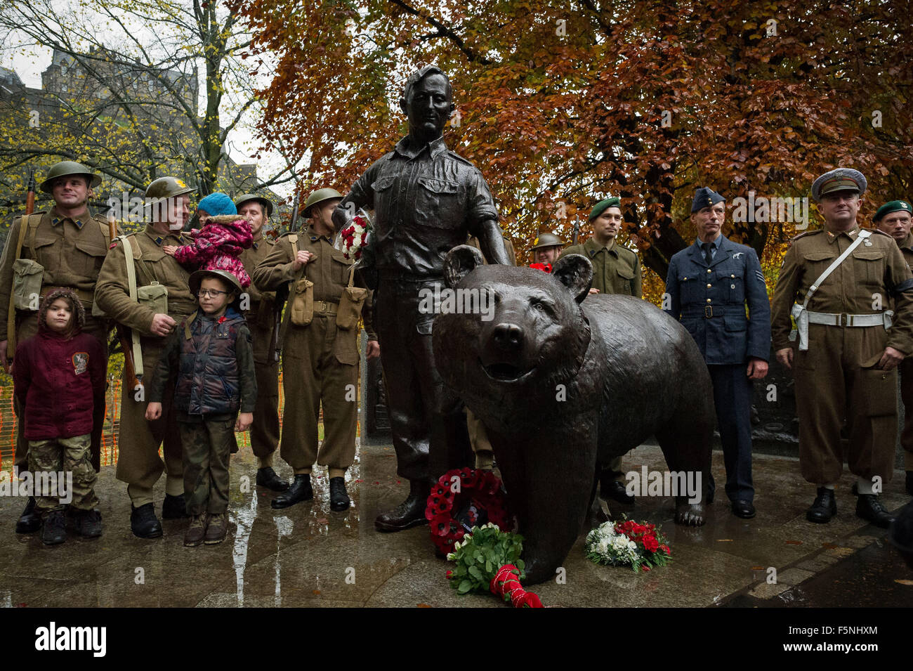 Wojtek The Soldier Bear Statue High Resolution Stock Photography and ...