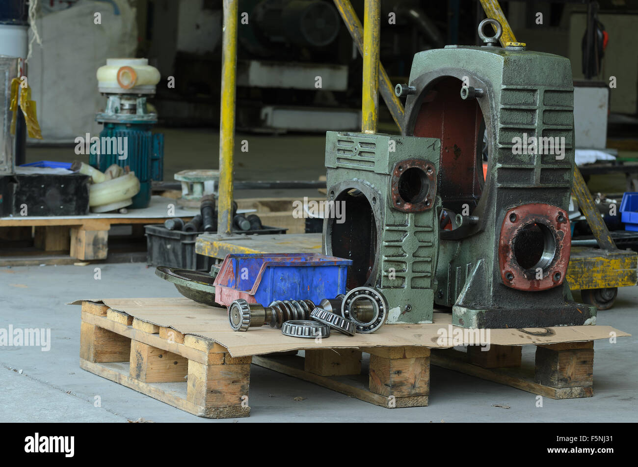 Gears box and bearings Stock Photo - Alamy