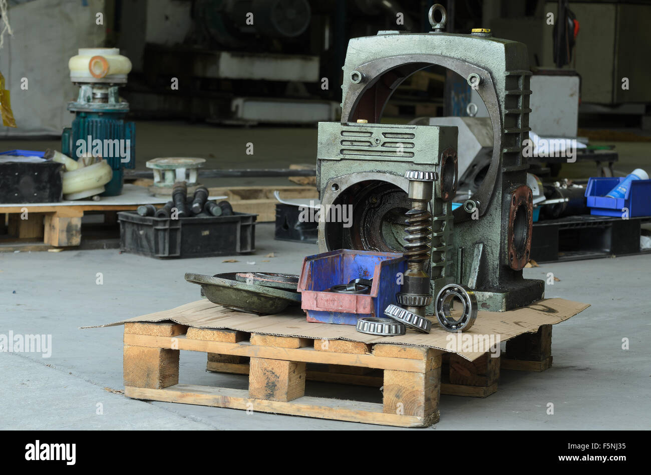 Gears box and bearings Stock Photo - Alamy