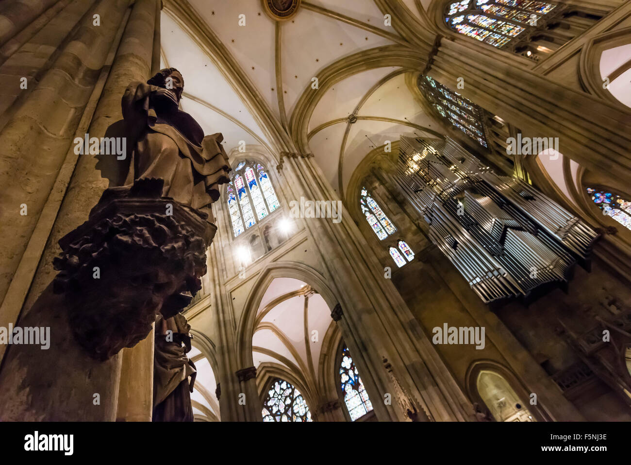 Statue and pipe organ inside Regensburg Cathedral (Dom St. Peter ...