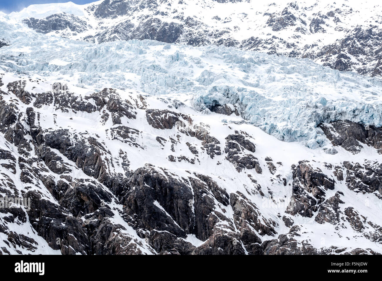 Stone mountain snow hi-res stock photography and images - Alamy
