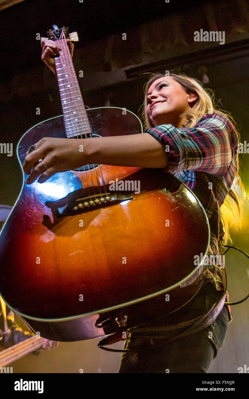 Detroit, Michigan, USA. 6th Nov, 2015. TAYLOR DYE of MADDIE & TAE ...